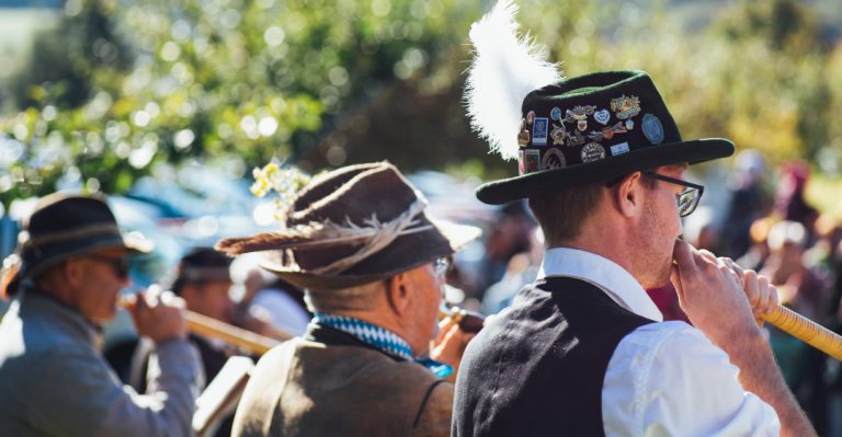 Traditional German Clothing Explained - Lingoda